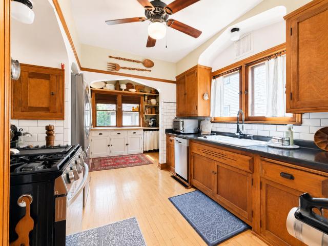 3222 N 49th St