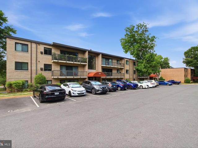 3222 S 28th St Apt 402, Alexandria, VA 22302