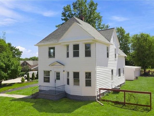 3223 W Pleasant Valley Rd, Parma, OH 44134