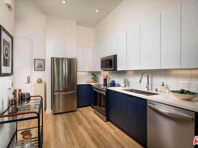 3223 Wilshire, Unit 412, Santa Monica, CA 90403 | Compass