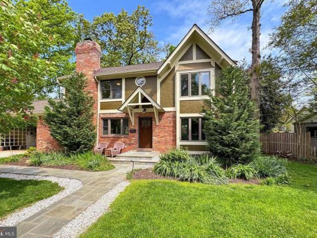 3223 4th St N, Arlington, VA 22201