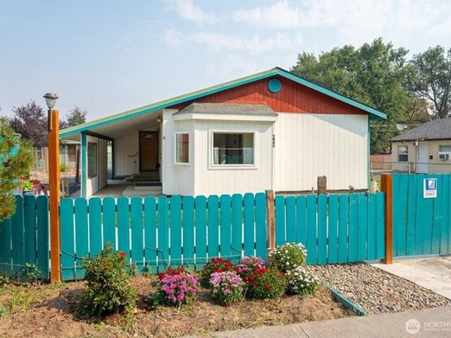 322 3rd Ave SE, Soap Lake, WA 98851