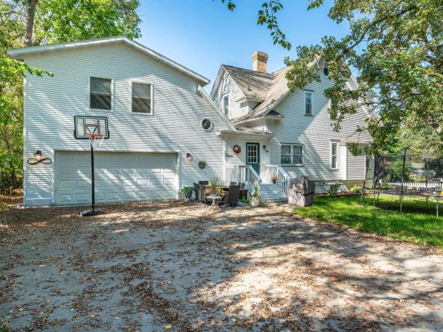 322 3rd Avenue SE