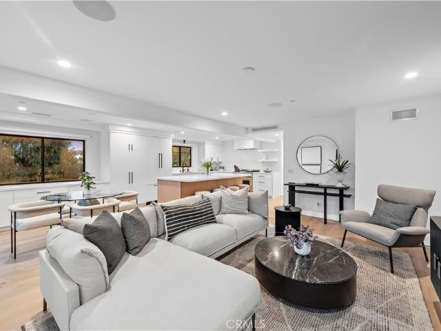 322 1/2 Iris Avenue