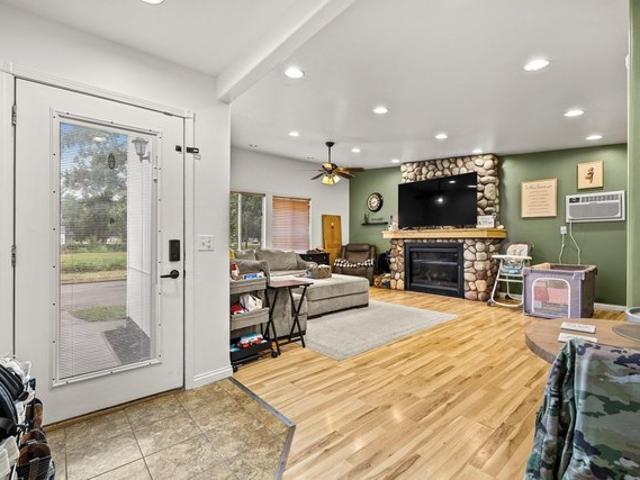 322 7th Ave NW, Minot, ND 58703