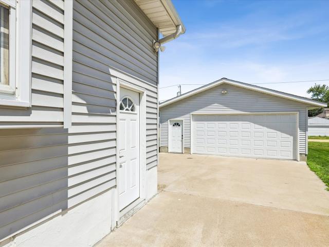 322 6th Avenue N