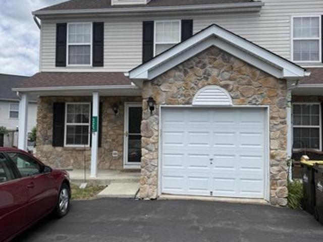 322 Cabinsglade Ct, East Stroudsburg, PA 18301