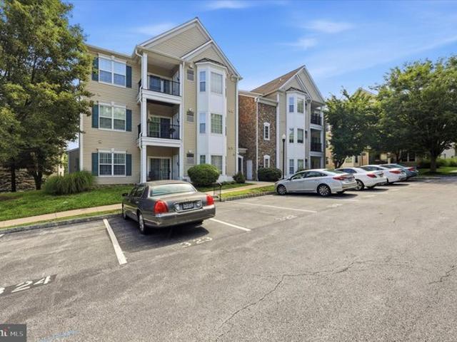 322 Creekside Dr, Brookhaven, PA 19015