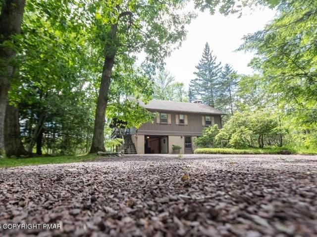 322 Crescent Lake Rd, Scotrun, PA 18355