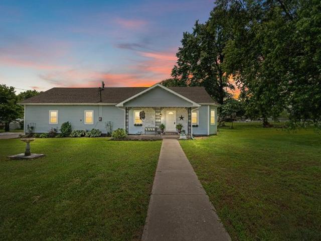 322 E Drive St, Clever, MO 65631