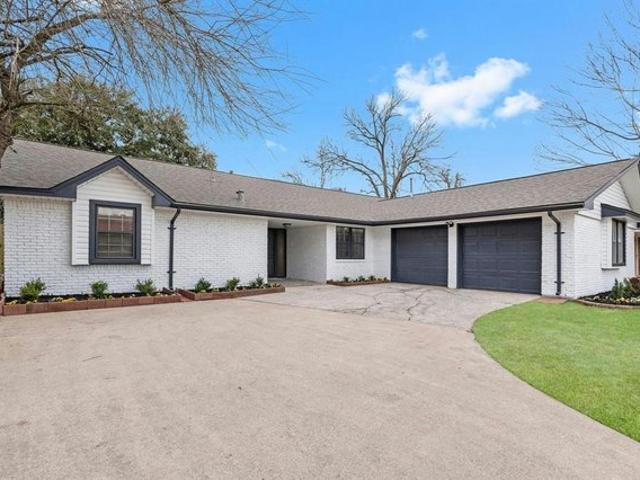 322 E Edgebrook Dr, Houston, TX 77034