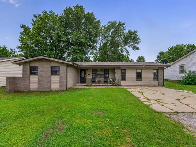 322 E Maple St, Skiatook, OK 74070