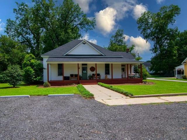 322 Fort Ln, Hamilton, GA 31811