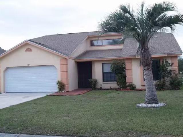 3/2/2 House on the lake, shopping, and Interstate 275 less tha.