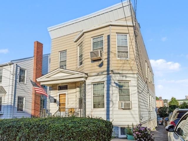322 Hickory St