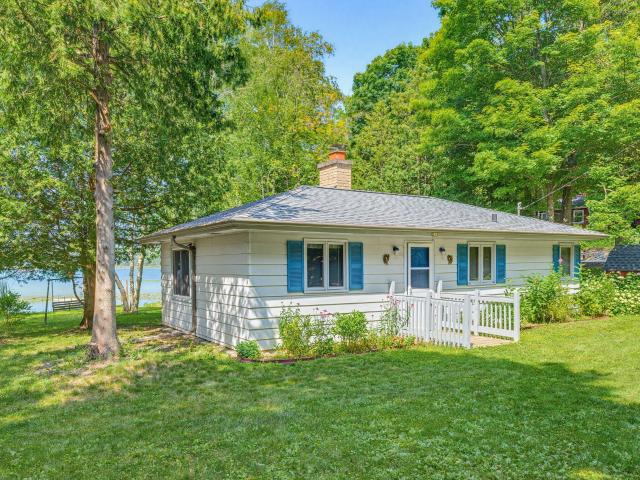 322 Lakeside Dr