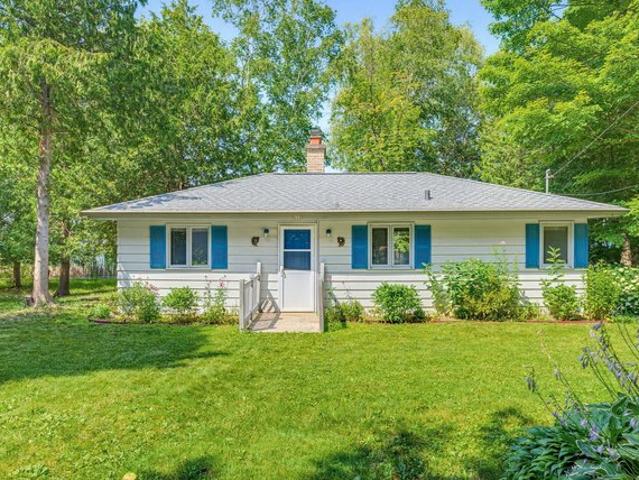 322 Lakeside Dr, Farmington, WI 53021