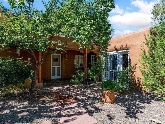 322 Magdalena Rd Apt 1, Santa Fe, NM 87501