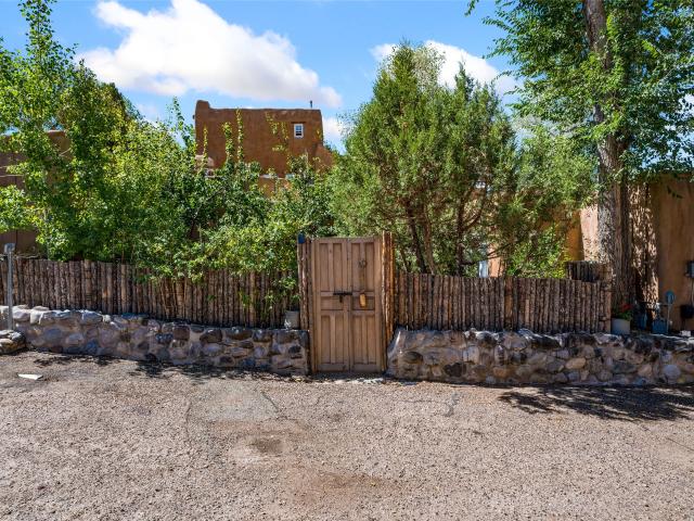 322 Magdalena Road 1