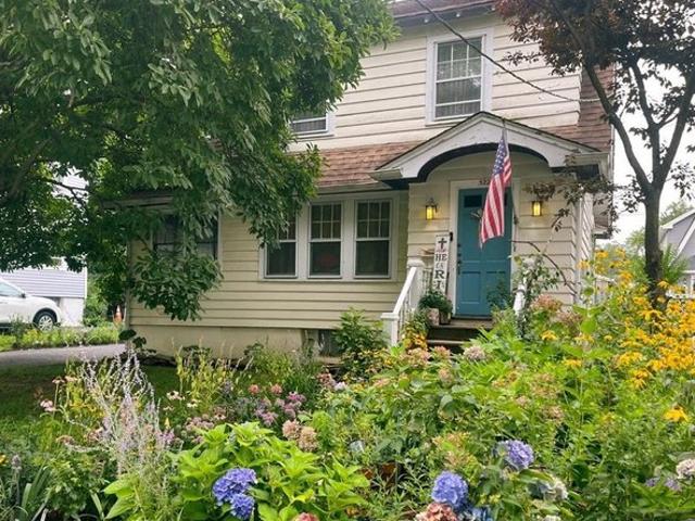 322 Magnolia Pl, Leonia, NJ 07605