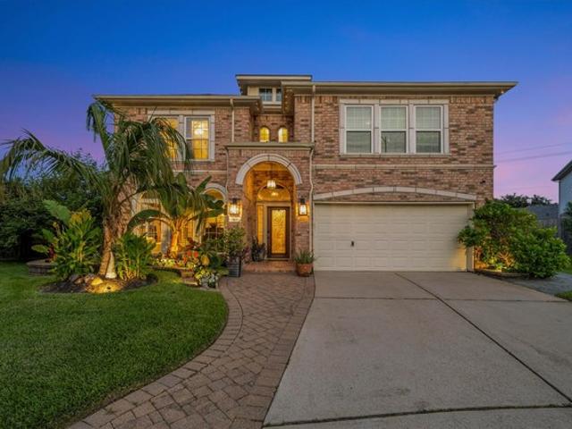 322 Marina Oaks Ct, Kemah, TX 77565