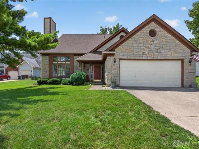 322 Meadowgrove Dr, Englewood, OH 45322