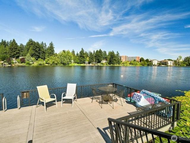 322 N 134th St Apt 102, Seattle, WA 98133