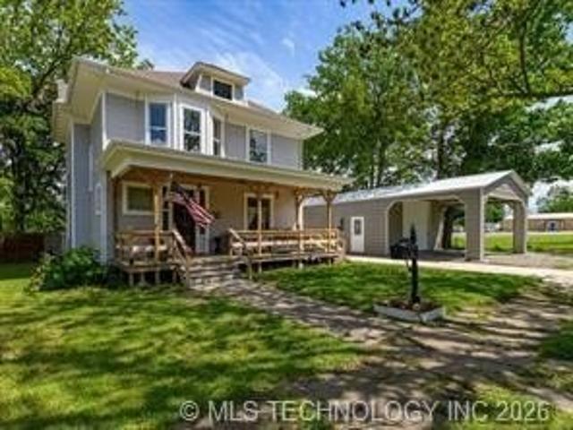 322 N Maple St, Nowata, OK 74048
