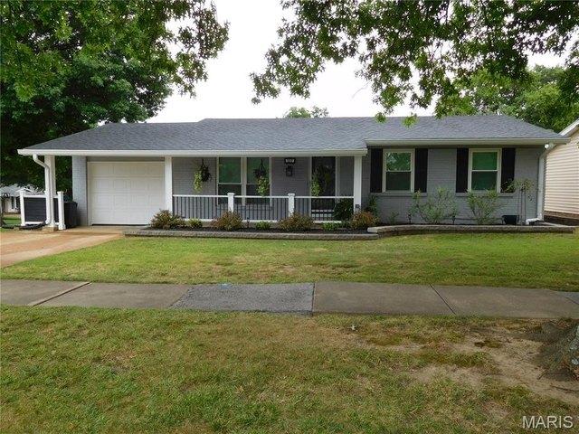 322 New Ballwin Rd, Ballwin, MO 63021