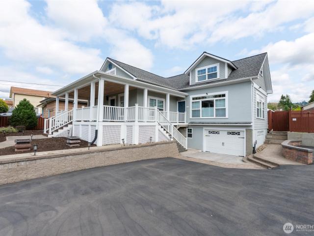 322 NE Kirby Avenue