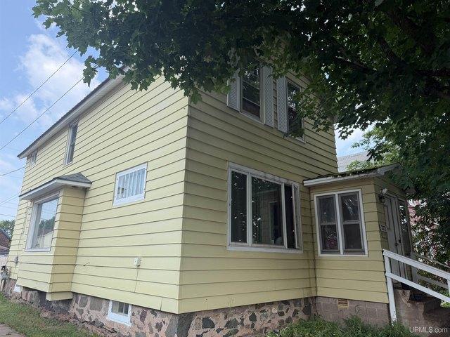 322 S 4th St, Ishpeming, MI 49849