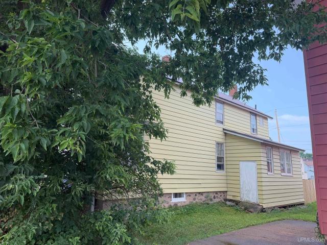 322 S 4th Street