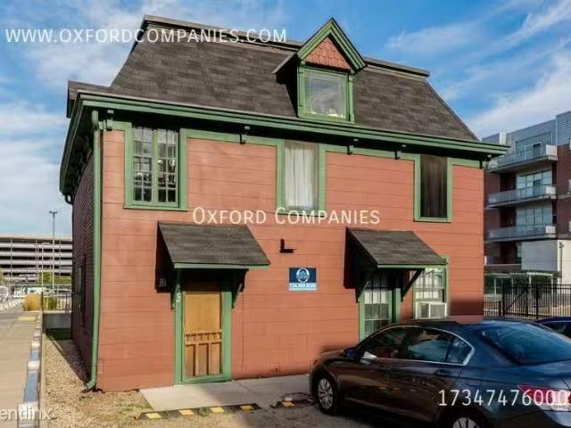 322 S Division St 322 S Division St #1