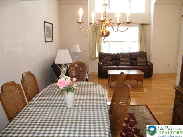 322 Surrey Place 322