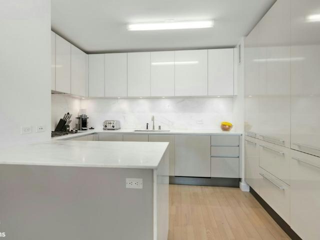 322 W 57TH Street 39F
