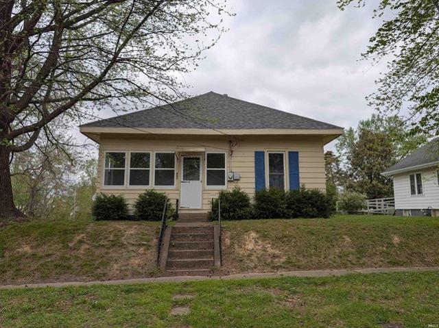 322 W 8th St, Bicknell, IN 47512