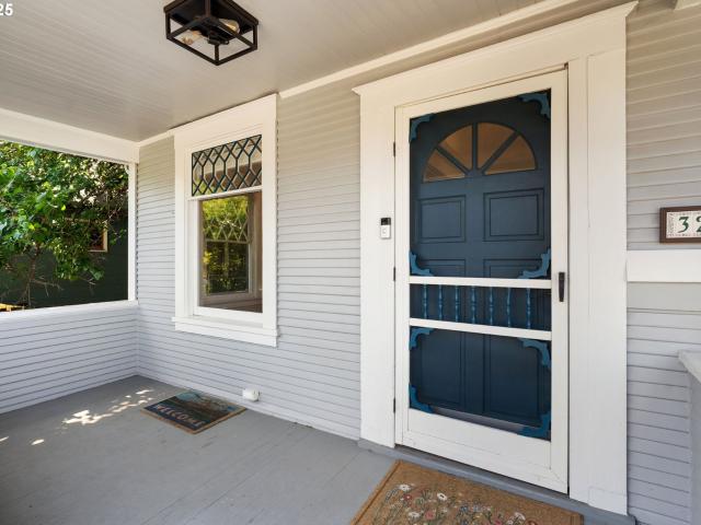 322 W 9TH ST