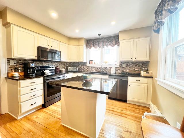 322 W 3rd Street