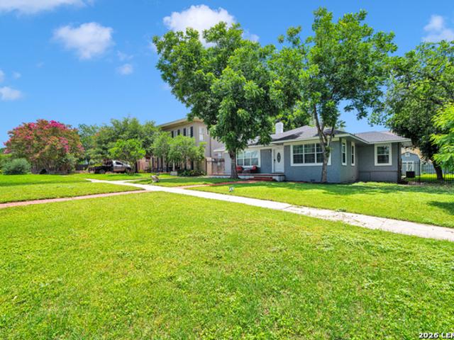 322 W Huisache Ave