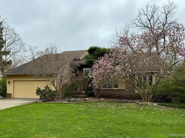 3234 Pine Lake Rd, West Bloomfield Township, MI 48324