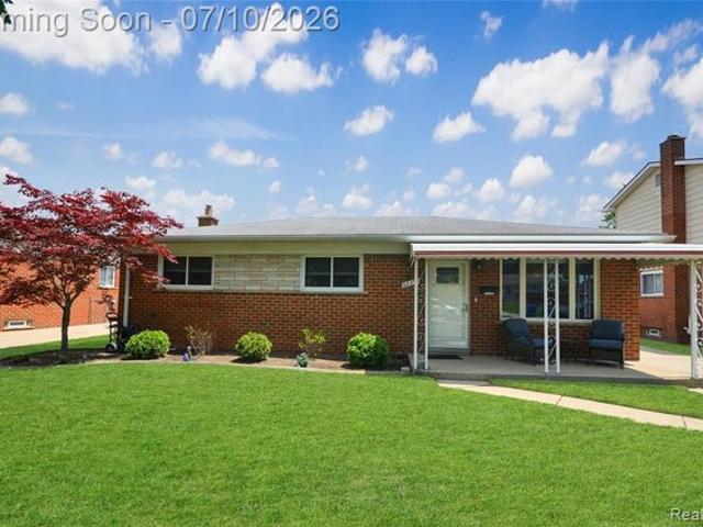 32354 Beechwood Dr, Warren, MI 48088