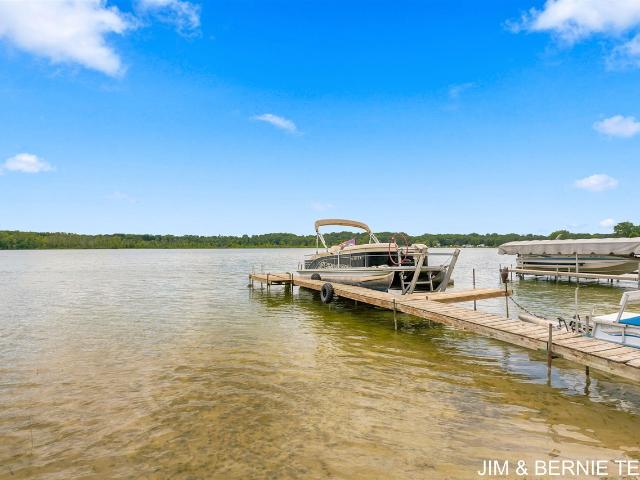 3235 Lakeview Drive