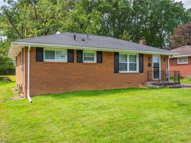 3235 Sunnybrooke Dr, Youngstown, OH 44511
