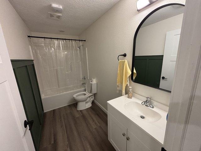 3235 W Lynn St, Springfield, MO 65802