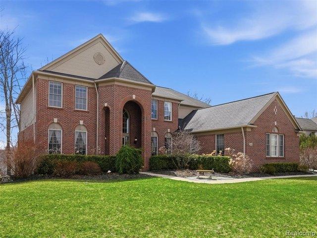 3235 Woodview Cir, Orion, MI 48362