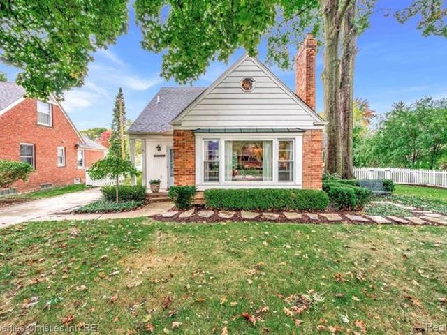 32361 Arlington Dr, Beverly Hills, MI 48025