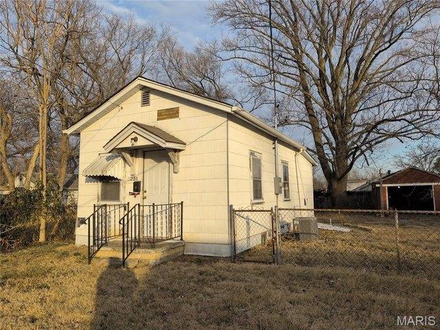 3236 Royalton Ave, Breckenridge Hills, MO 63114