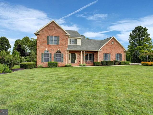 3236 Saint Andrews Dr, Chambersburg, PA 17202