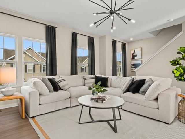 3237 Stripes Ln, Columbus, OH 43207