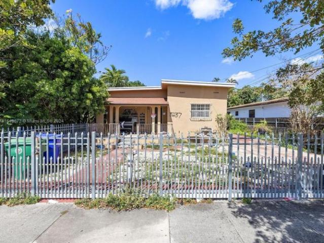 3237 SW 2nd St, Miami, FL 33135
